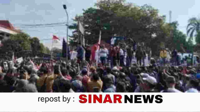 Live Streaming Demo Pati 13 Agustus, Warga Tuntut Bupati Sudewo Mundur ...
